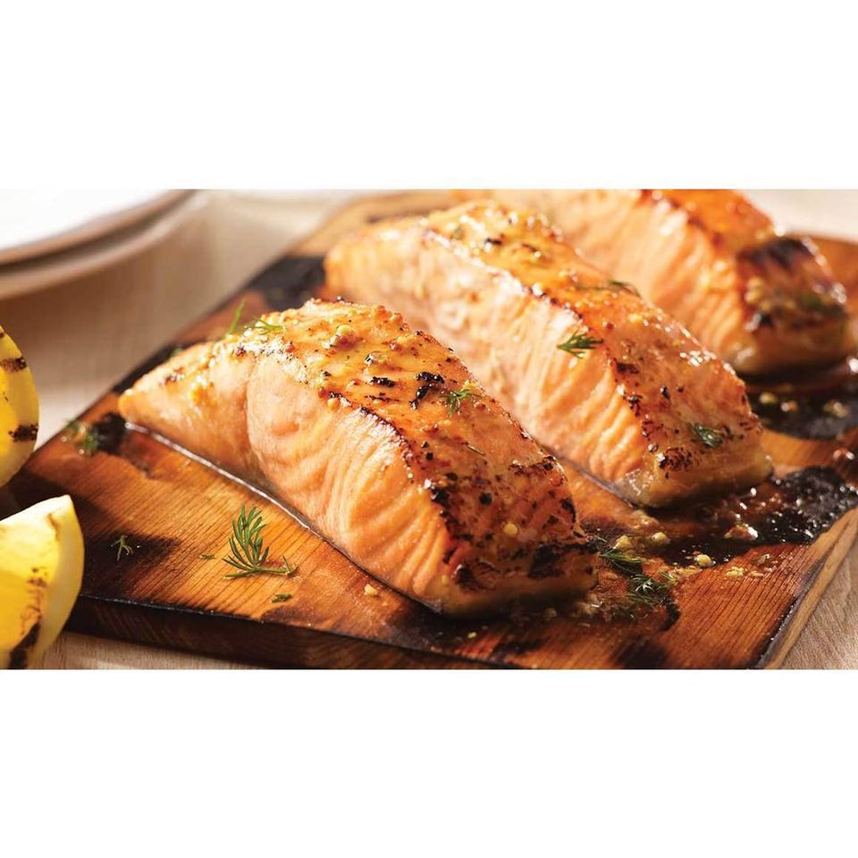Saumon mariné érable et whisky sur planche de cèdre - La Beauté du Québec